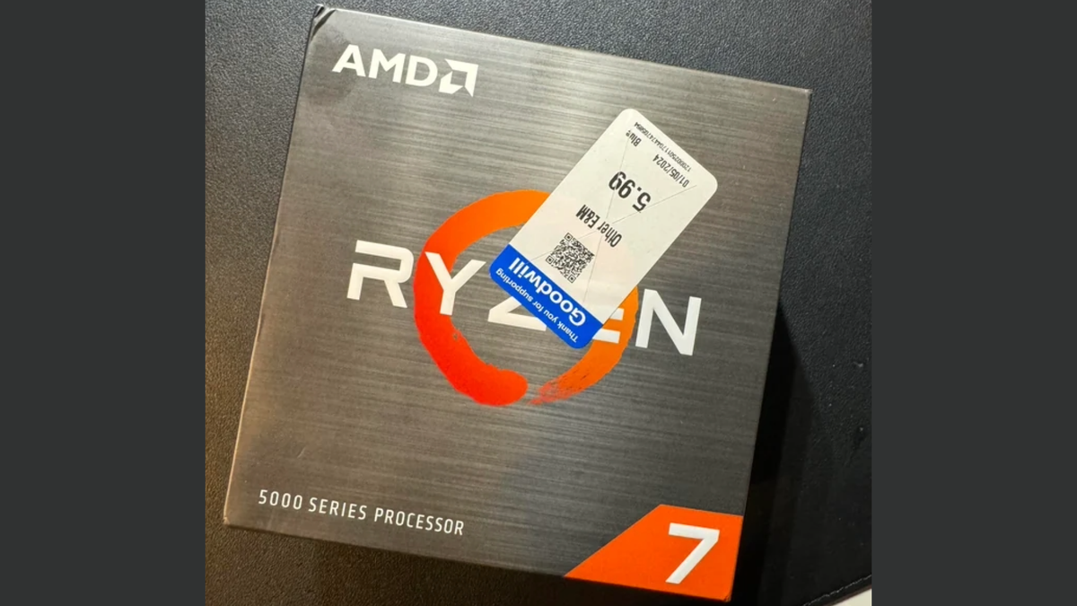 Un père de famille achète un processeur pour le PC gamer de son fils ...