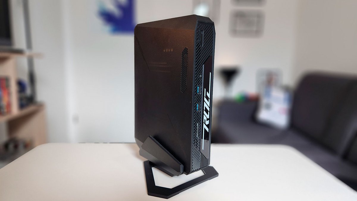 Ce PC gamer est plus petit qu'une PS5 et tout aussi puissant : test du ...