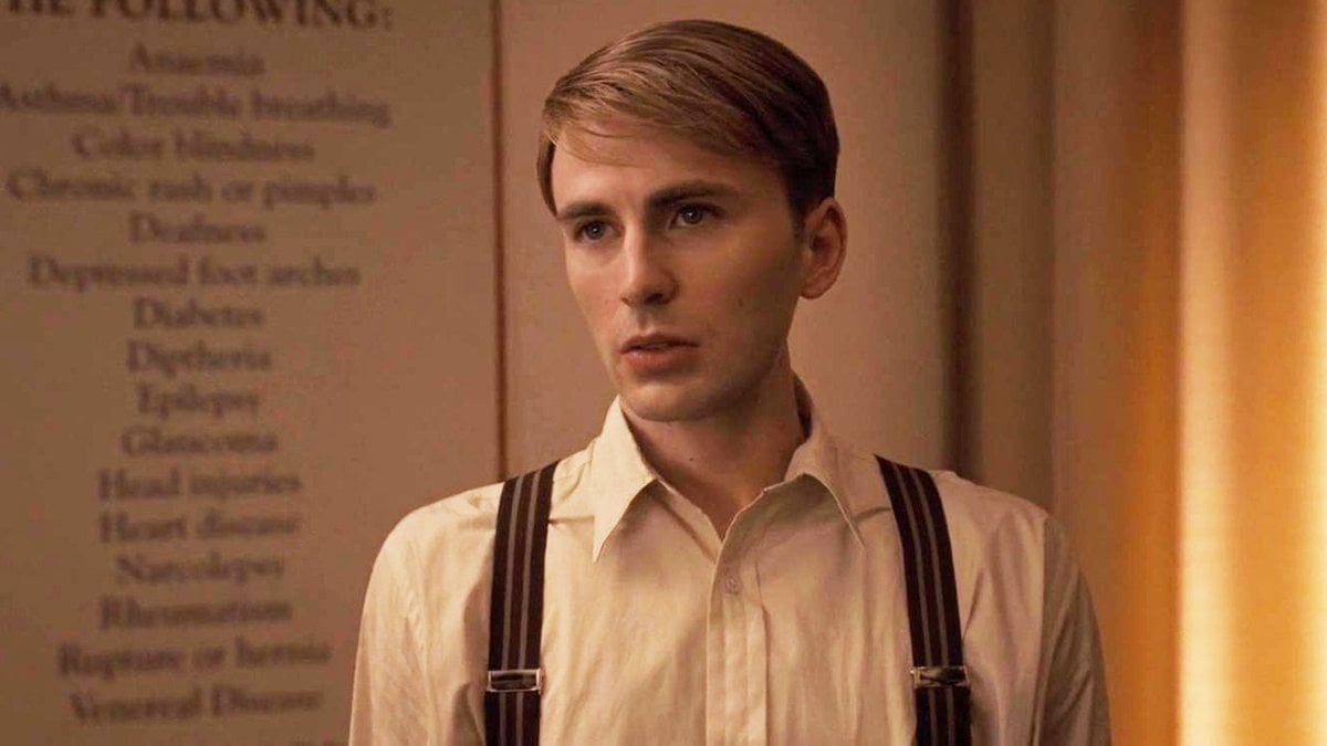 C'est l'acteur qui jouait Steve Rogers avant de devenir Captain America ...