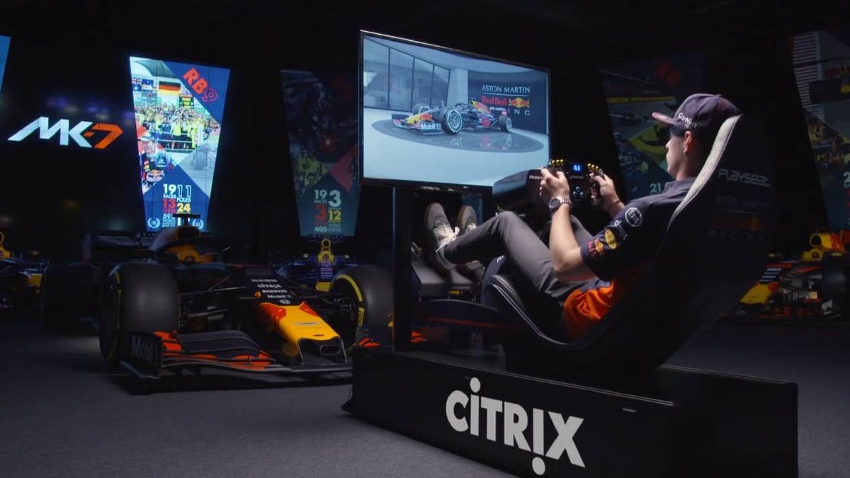 Le champion de F1 Max Verstappen dévoile son setup pour les jeux de ...