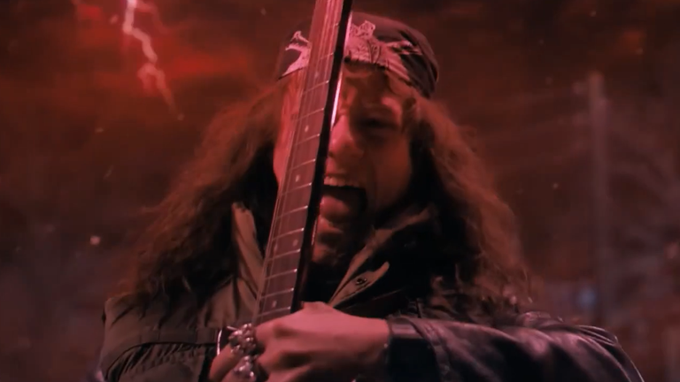 Stranger Things Saison 4 : Metallica en duo avec Eddie pour un instant ...