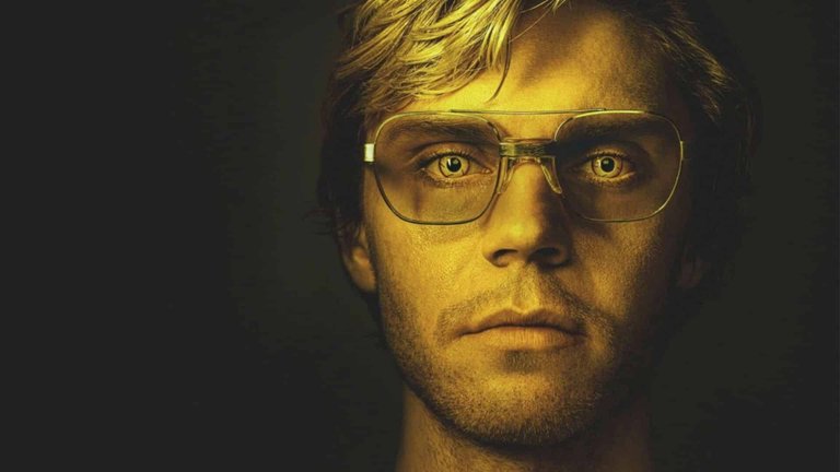 Dahmer : La nouvelle série de Netflix cartonne, l’acteur Evan Peters ...