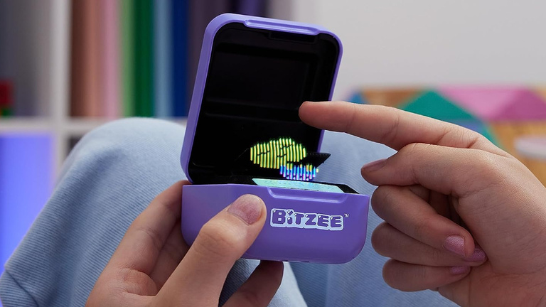 Jouet de l'année 2023, le Bitzee permet de générer un hologramme qui ... Jouet de l'année 2023, le Bitzee permet de générer un hologramme qui ...