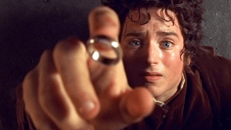 Cette scène inédite de la trilogie Le Seigneur Anneaux change tout : Frodon cède à l'appel de l ...