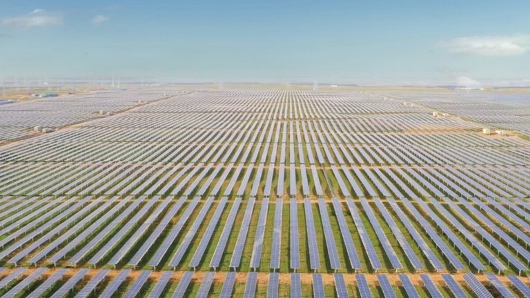 La Chine a recouvert un désert de panneaux solaires et a confirmé qu ...