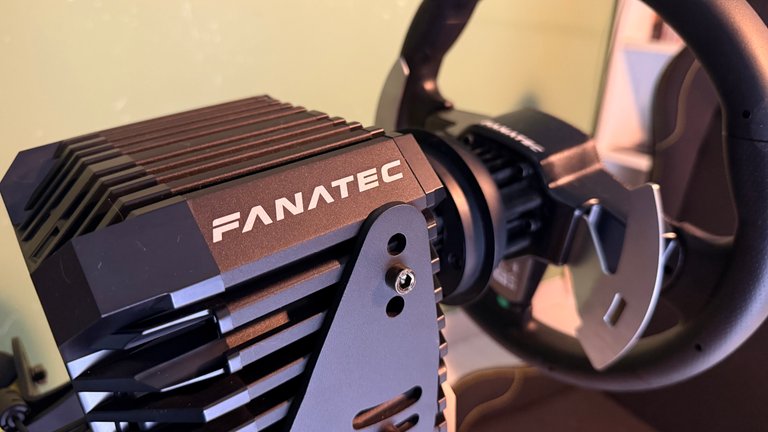 J'ai testé le bundle complet du cockpit CSL de Fanatec : un vrai setup ...