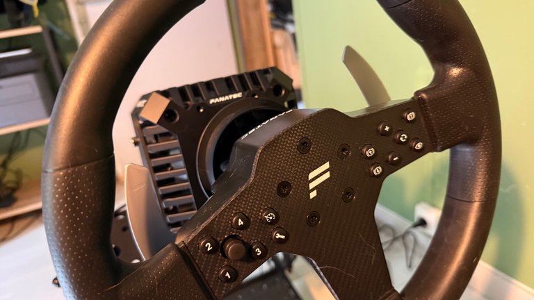 J'ai testé le bundle complet du cockpit CSL de Fanatec : un vrai setup ...