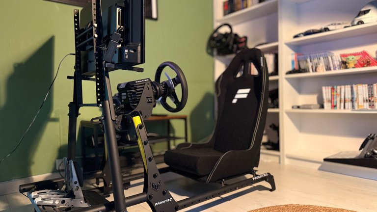 J'ai testé le bundle complet du cockpit CSL de Fanatec : un vrai setup ...