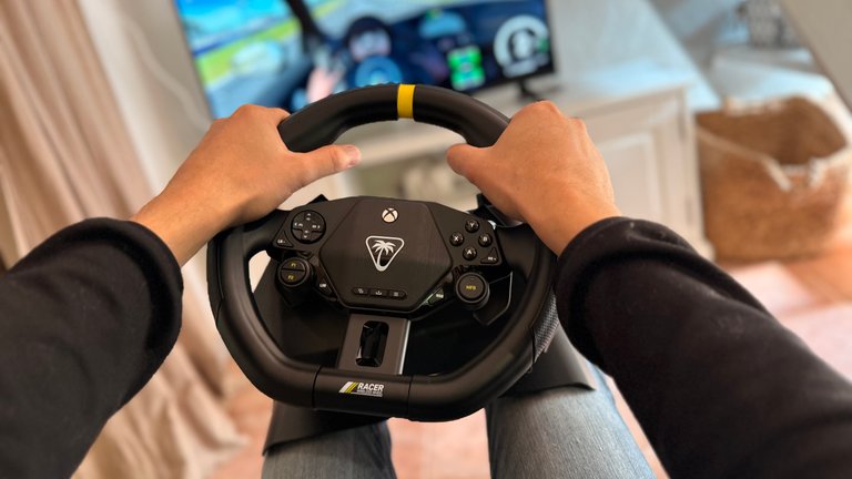 Test du volant Turtle Beach Racer : liberté sans-fil et confort canapé ...
