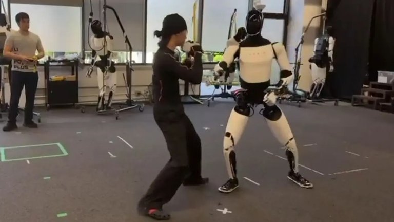 « Je connais le kung-fu » : comme Keanu Reeves dans Matrix, le robot ...