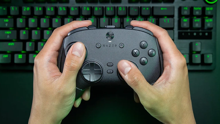 Les meilleures manettes pour jouer sur PC et Xbox en 2025 - JVTECH by ...