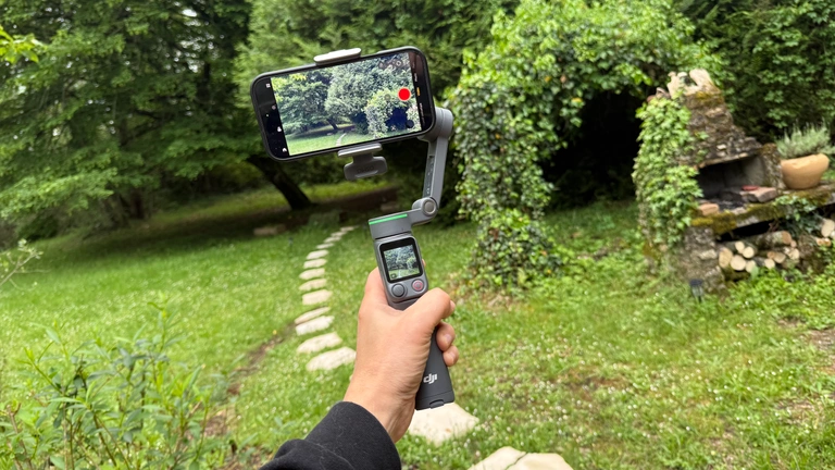 J'ai testé le DJI Osmo Mobile 8P et ce stabilisateur n'a plus rien à ...
