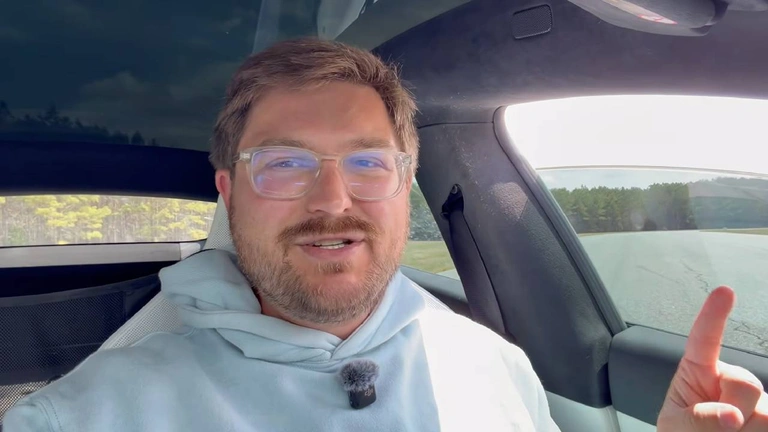 Il y a 2 ans, cet homme a acheté une Tesla Model S. Aujourd'hui, il ...