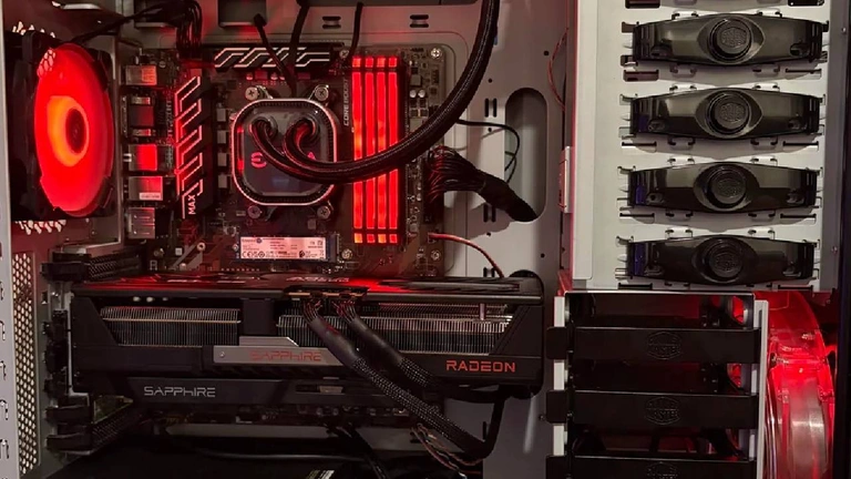 En se baladant sur Facebook, ce gamer a trouvé le boîtier PC de ses ...