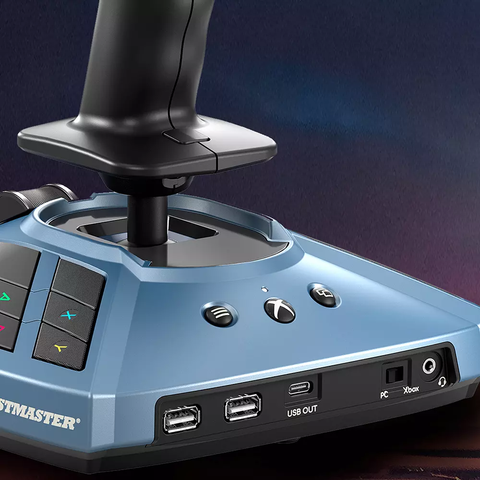 Black Friday : Thrustmaster brade son joystick et manette des gaz ...
